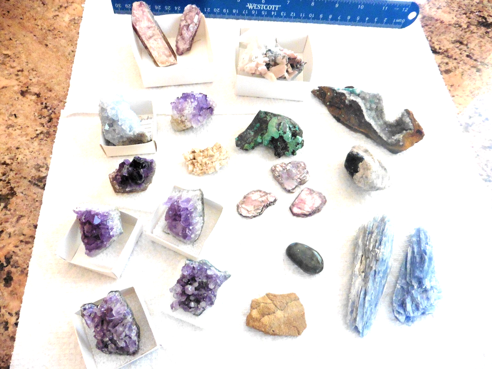 LOT OF 20 GEOLOGICAL SPECIMENS, CRYSTAL, QUARTZ, MINERALS, GEODES ...