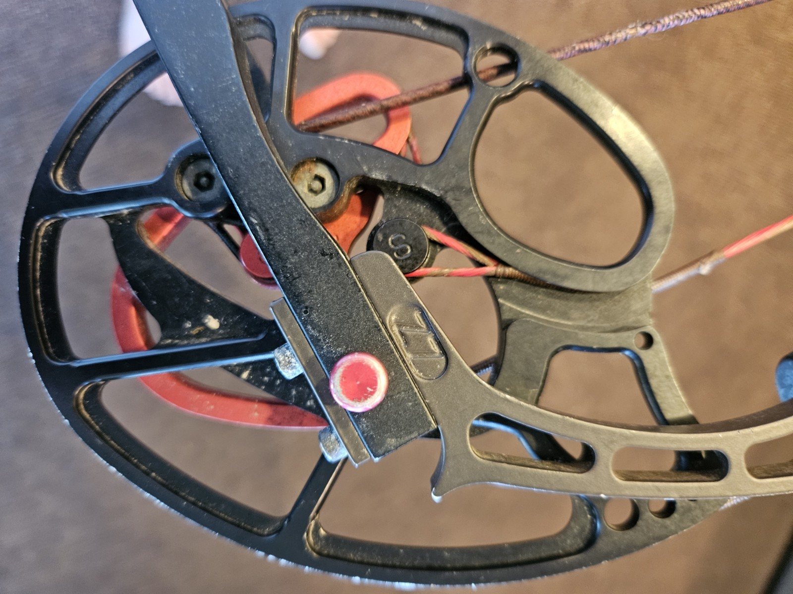 Mathews Solocam Z7 Compound Bow 70/30 RH Black | eBay