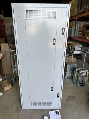 Siemens 400 Amp 208/120 3 Phase Breaker Panel MDP W/ Breakers 42 ...