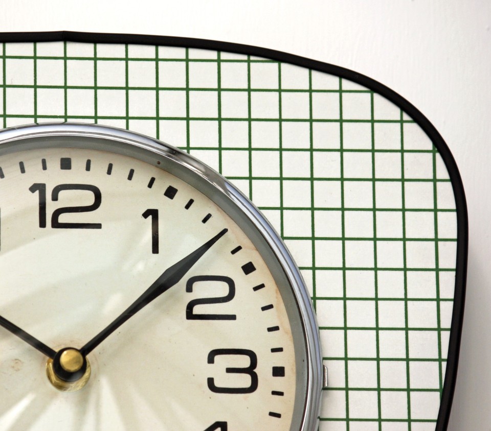 NEW 25cm Retro Wall Clock - Vintage Style White Mid Century Style ...