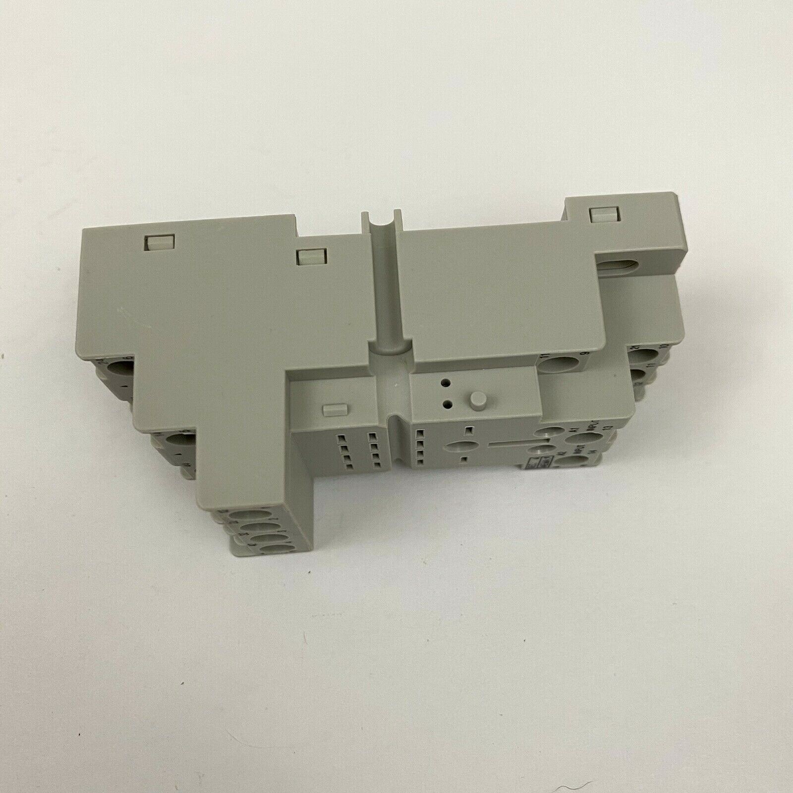 Eaton D2PA7 Socket 14-Pin Relay Sockets 4 Pole Finger Safe 300V 10A ...