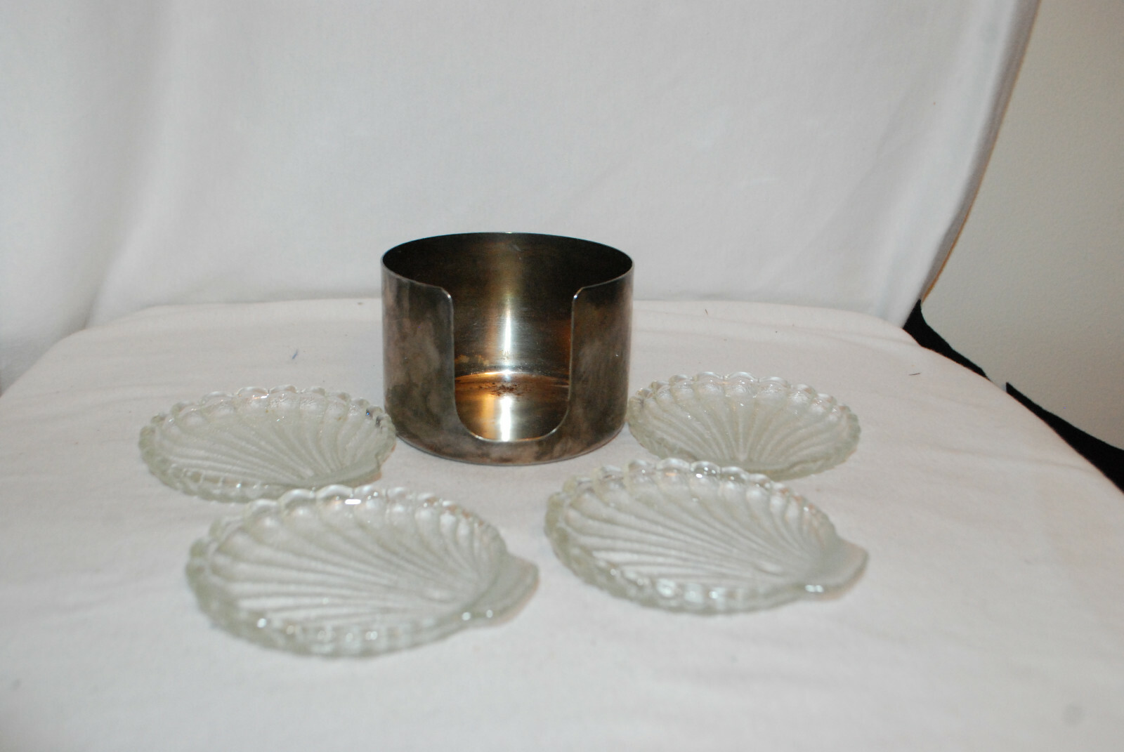 Vtg SET OF 4 GLASS SHELL SHAPED COASTERS W SILVERPLATE CRADLE WM ...