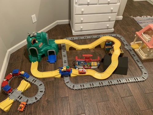 Little Tikes Mountain Road And Rail Train Set with Extra Tracks and ...
