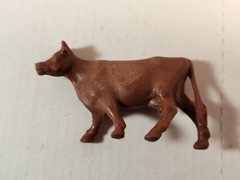 Lot of 6 vintage plastic farm animals,4 cows, 1 sheep + 2 fence panels ...