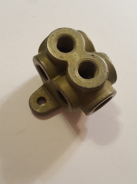 Bendix Air Brake Manifold 212322 T-212322-e 7 Ports 1/4 NPT 1 Port 3/8 ...