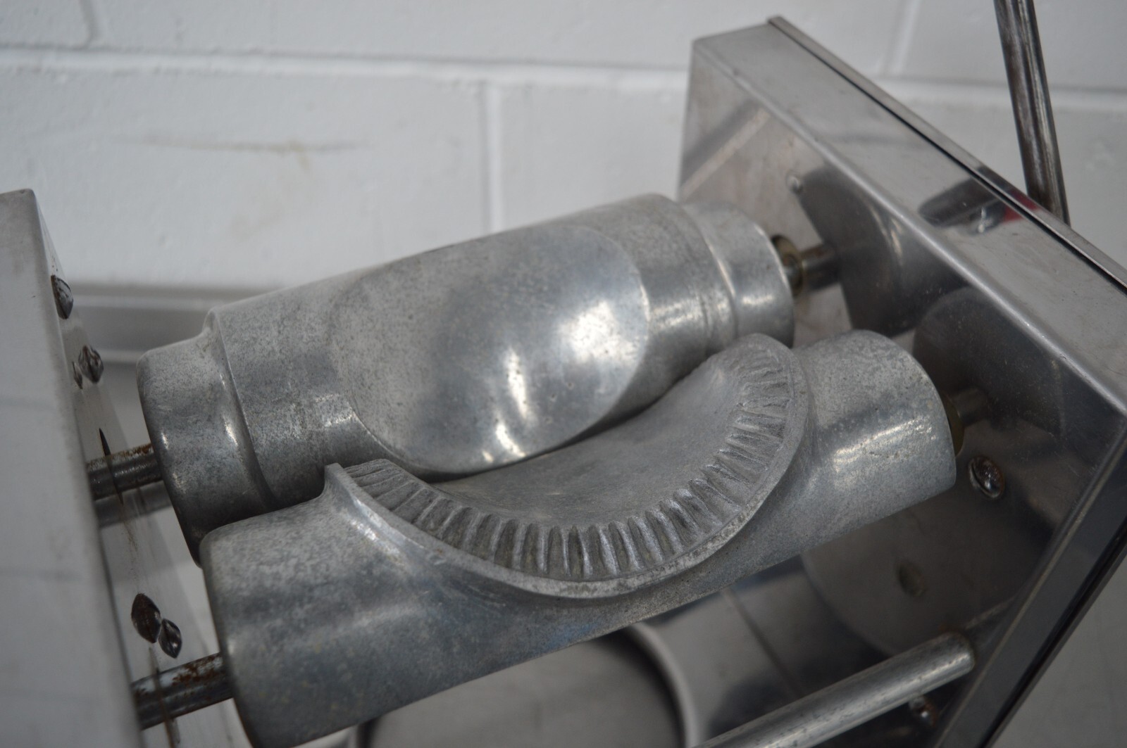 Mono pasty press machine for a 13cm x 9cm x 5cm thick pasty FWO FREE P ...