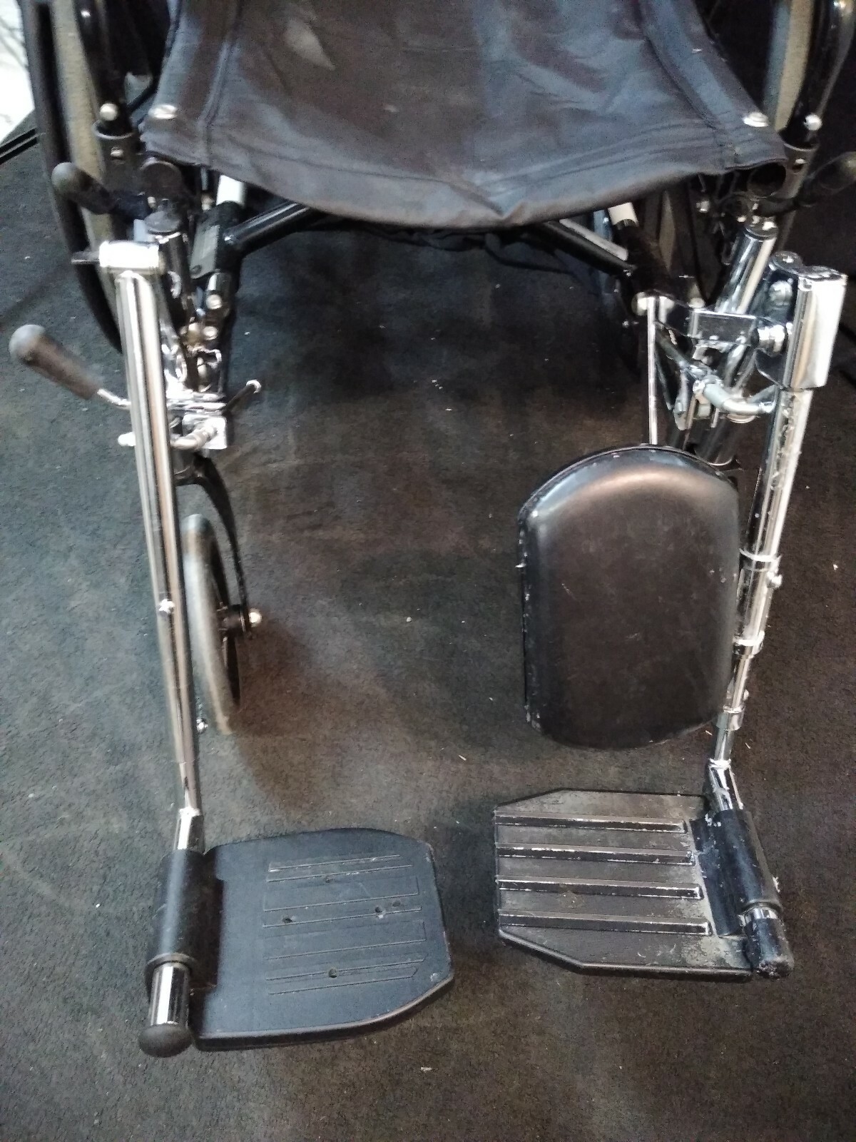 Invacare Tracer SX5 Wheelchair / Used / Arm Rests / Leg Rests / Black ...