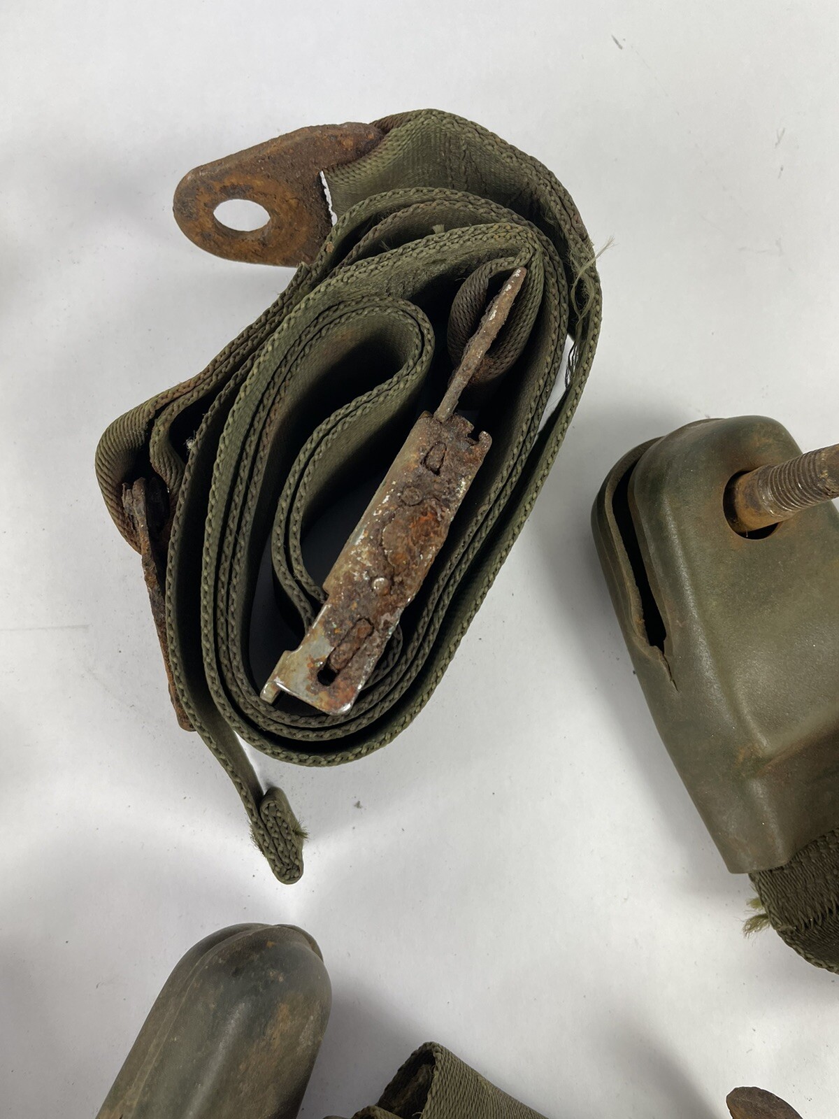 2 x Mopar 3508273 9007 Challenger Cuda Barracuda Front Seat Belt ...