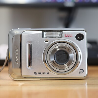 Fujifilm FinePix A Series A500 5.1MP Super CCD Digital Camera - Silver ...