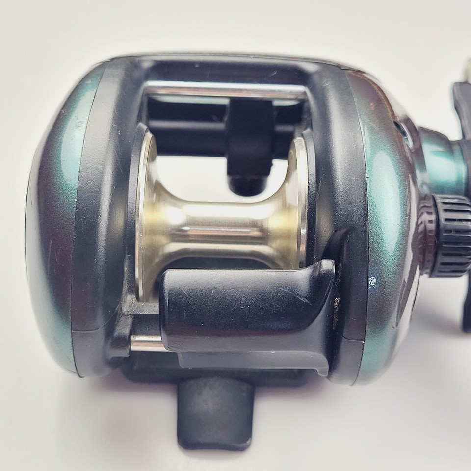 Shimano Curado 200 Green Baitcasting Reel R/H Made in Japan CU200 (A ...