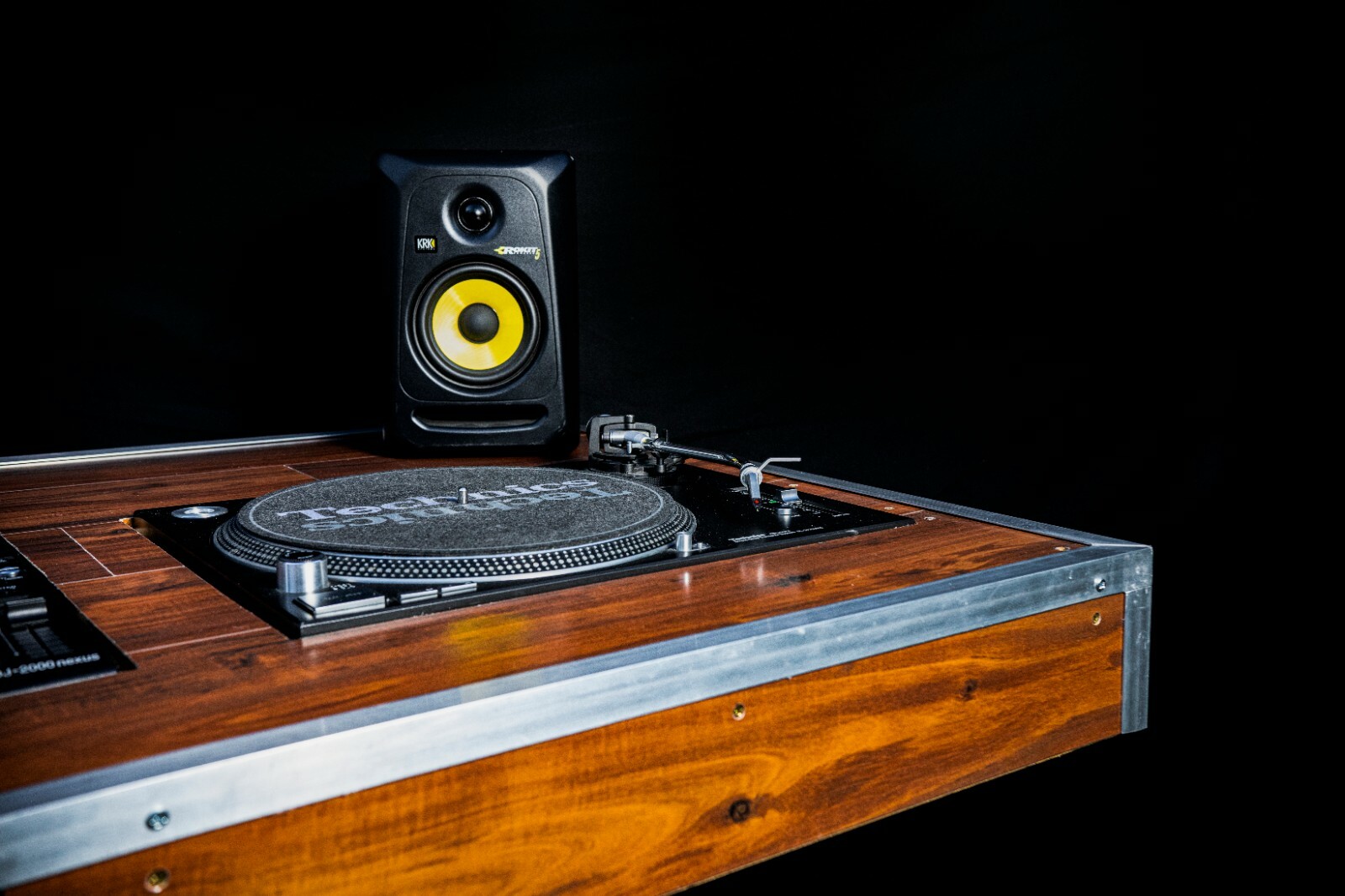 DJ Table/ Desk for Pioneer CDJ's, Technics, DJM 900 (Equipment not ...