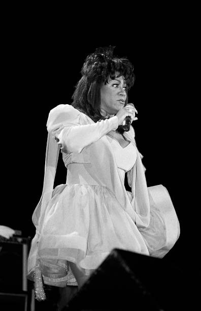 Singer Patti LaBelle performs at the Regal Theater in Chicago Illi- Old ...