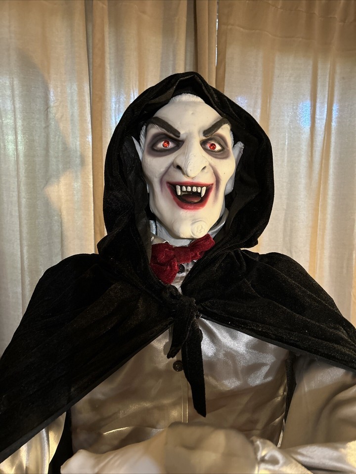 Grandin Road Vincent the Vampire 6 Foot Halloween Animated Figure ...