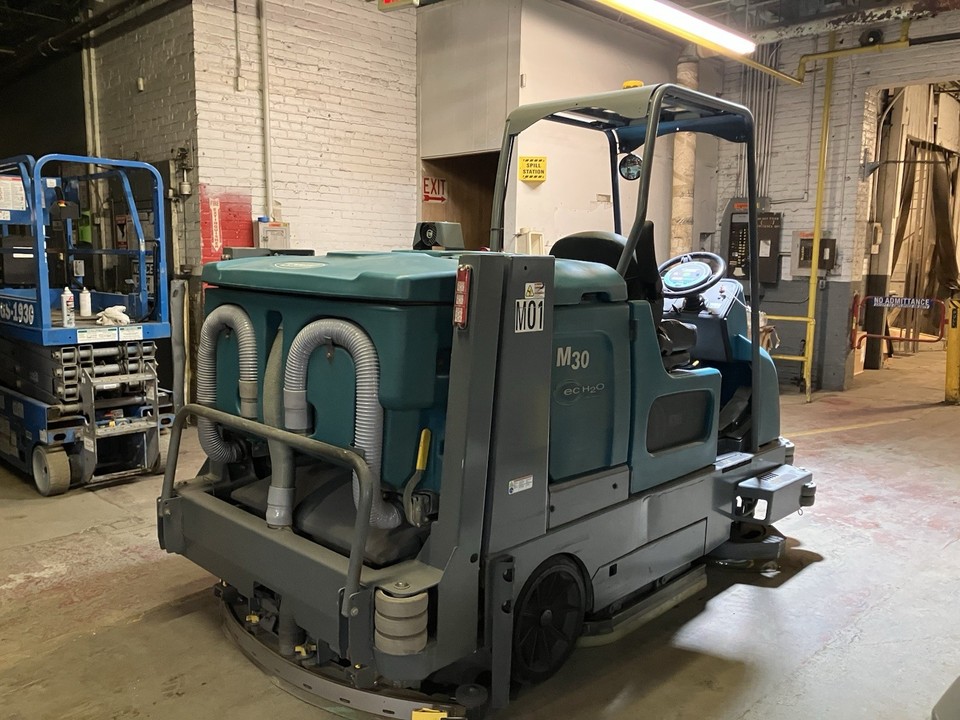 2020 Tennant M30 Ride on Sweeper Scrubber 4645 Hours | eBay