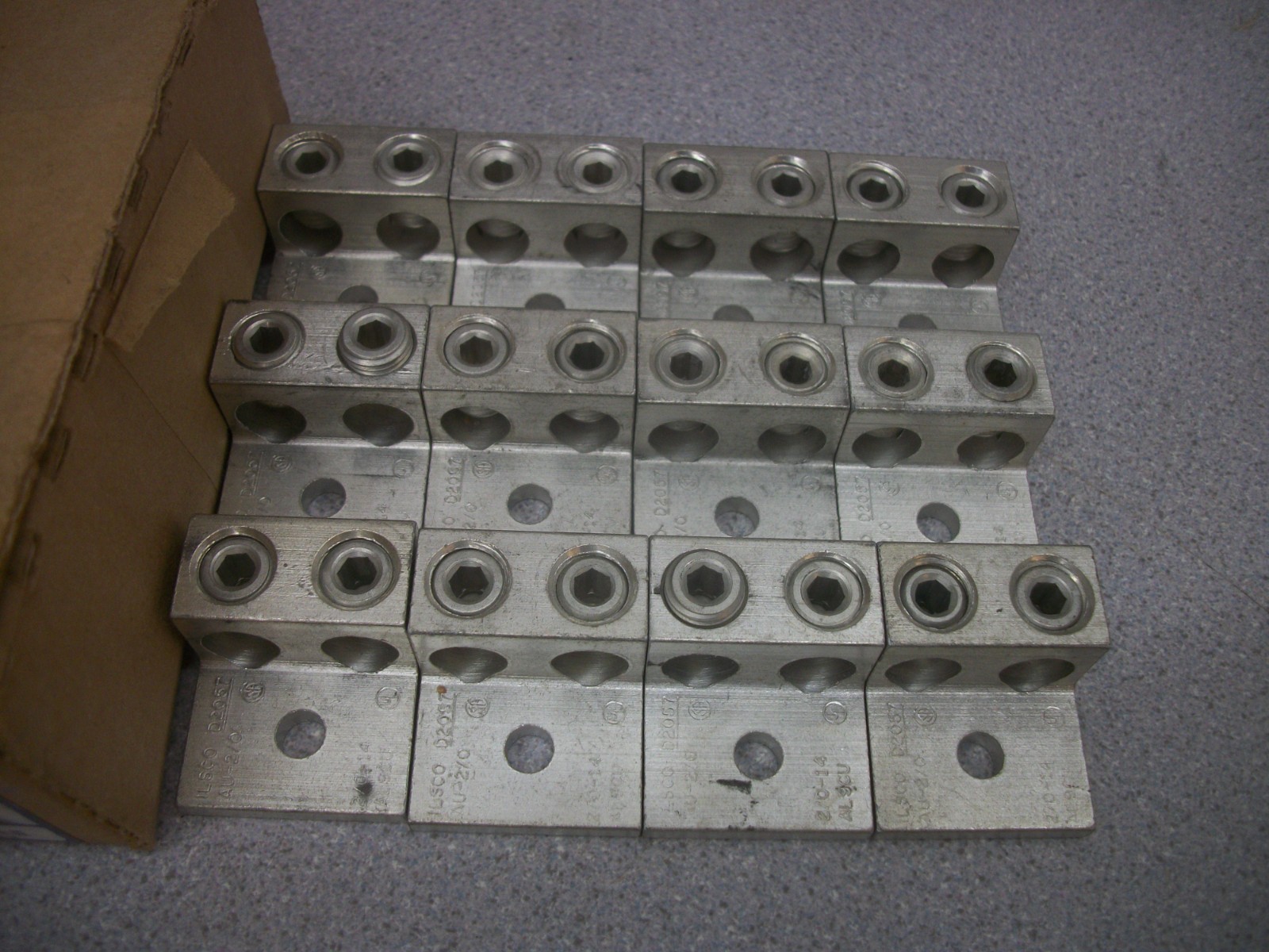 ILSCO BOX OF 12 1/4" BOLT SIZE 2-CONDUCTOR MECHANICAL LUGS AU-2/0 NIB ...