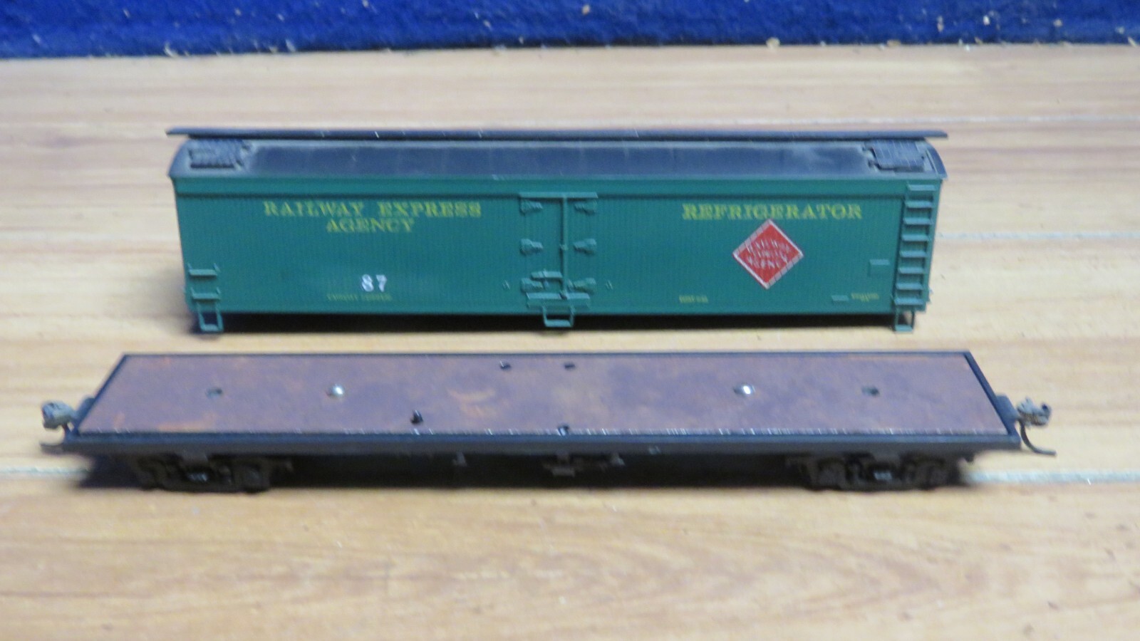 HO SCALE RAILWAY EXPRESS AGENCY 87 REFRIGERATOR KIT BUILT 627022 | eBay