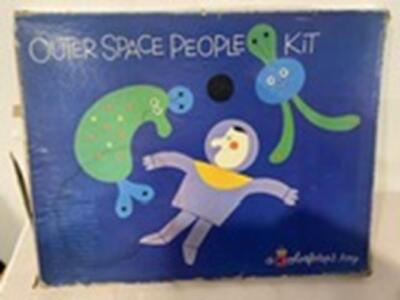 Vintage 1961 COLORFORMS OUTER SPACE PEOPLE KIT COMPLETE & ALIENS SPACE ...