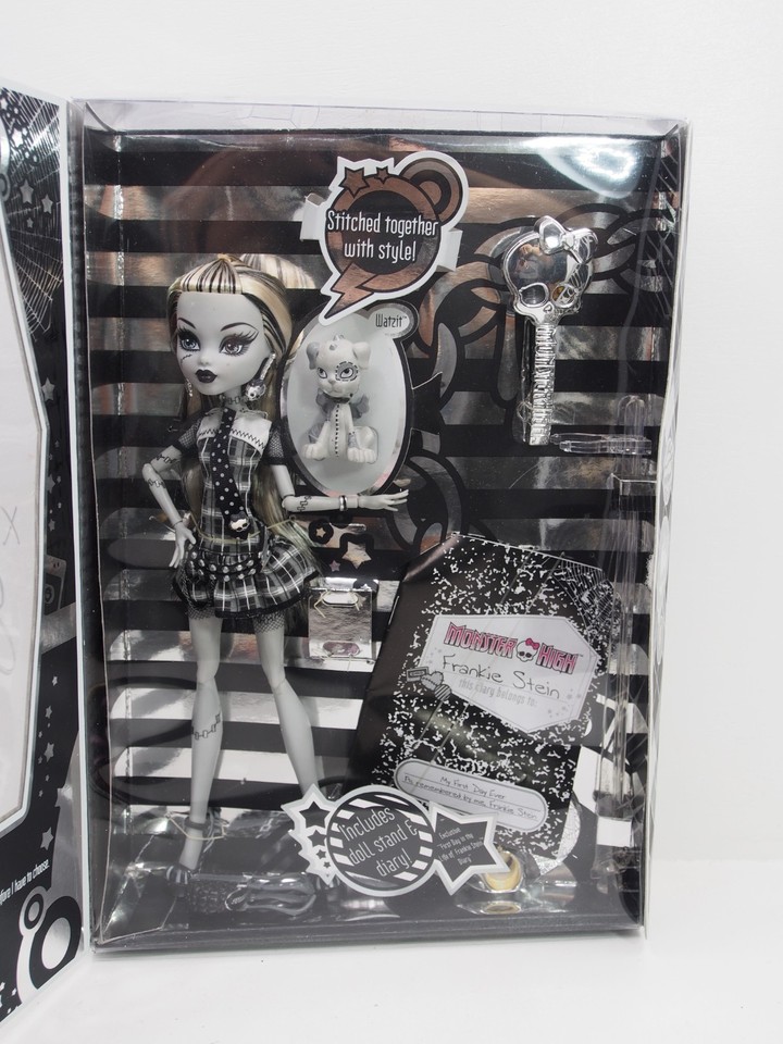 Monster High Black & White Frankie Stein 2010 Limited Edition SDCC Doll ...