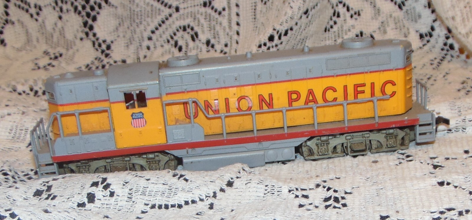 HO Scale LOCOMOTIVE AHM UNION PACIFIC Diesel Engine | eBay