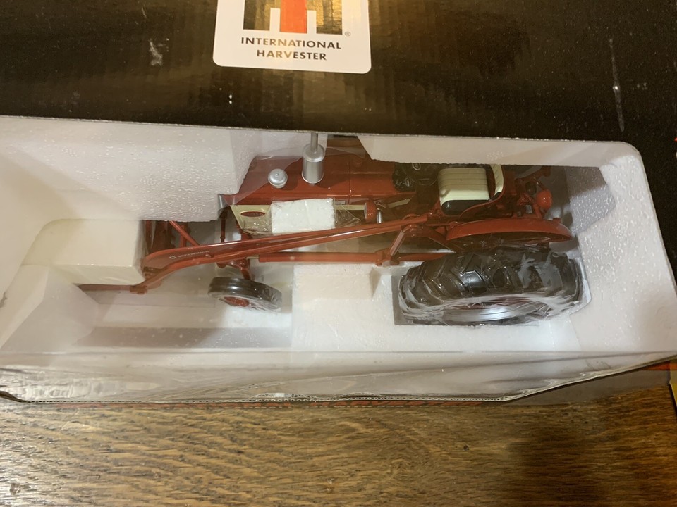 SpecCast International Harvester Farmall 340 Tractor w/33A Loader 1/16 ...