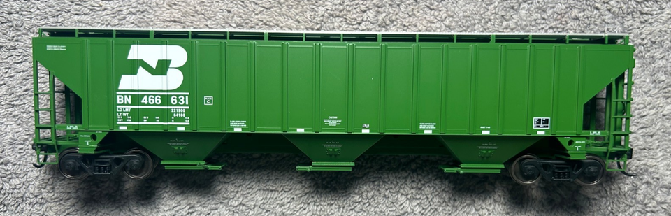 Burlington Northern Trinity 4750 Covered Hopper Walthers Mainline 910 ...