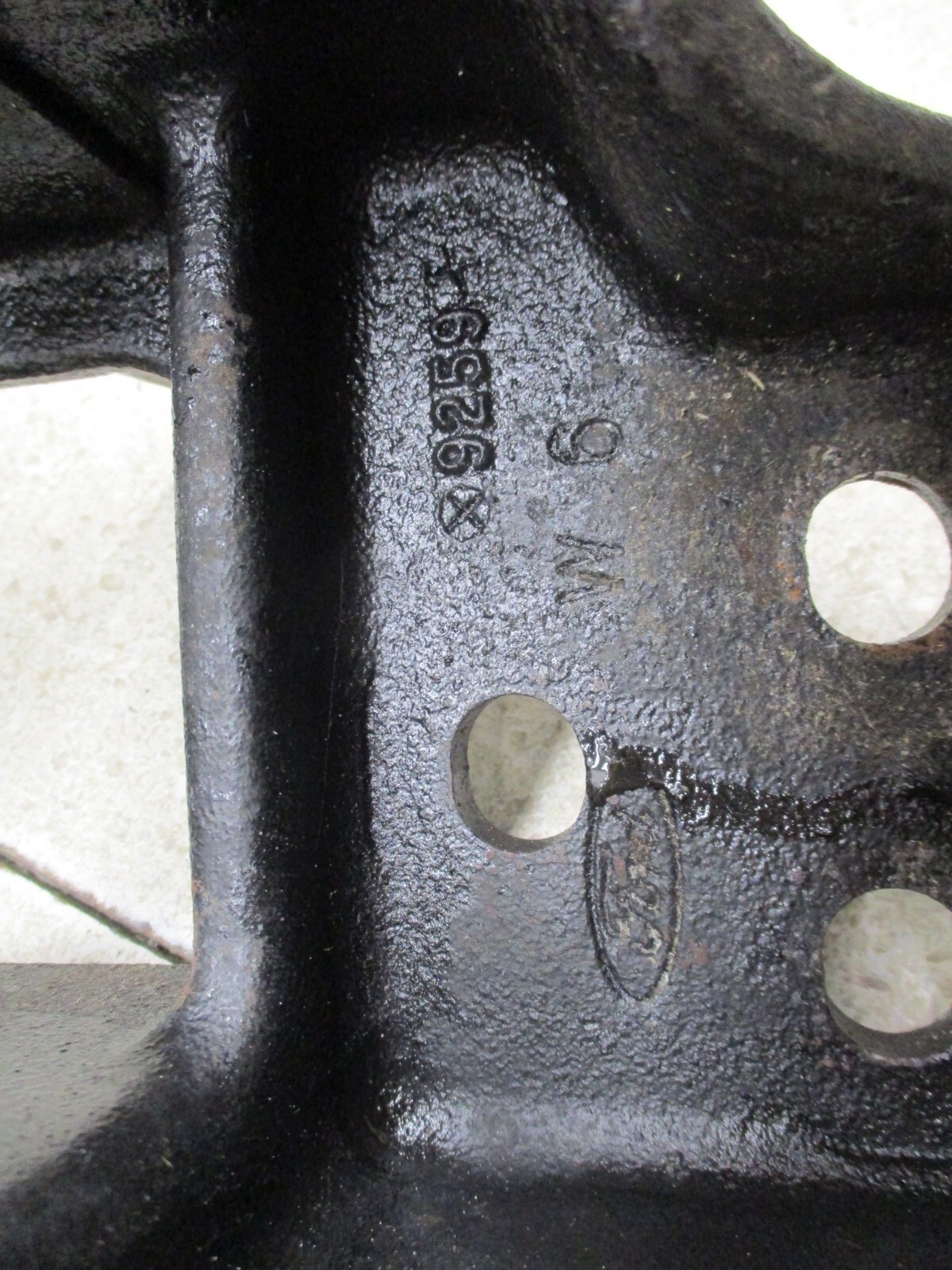 F81Z-5340-AA F250 Front Right Passenger Leaf-Spring Forward Hanger ...