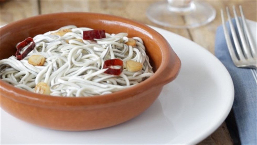 'Gulas del Norte' 400gr Spanish Baby Eels (Surimi) in garlic dressing ...