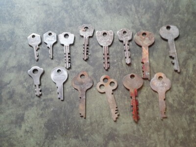 Lot of 14 vintage FLAT KEYS, various sizes, makers | eBay