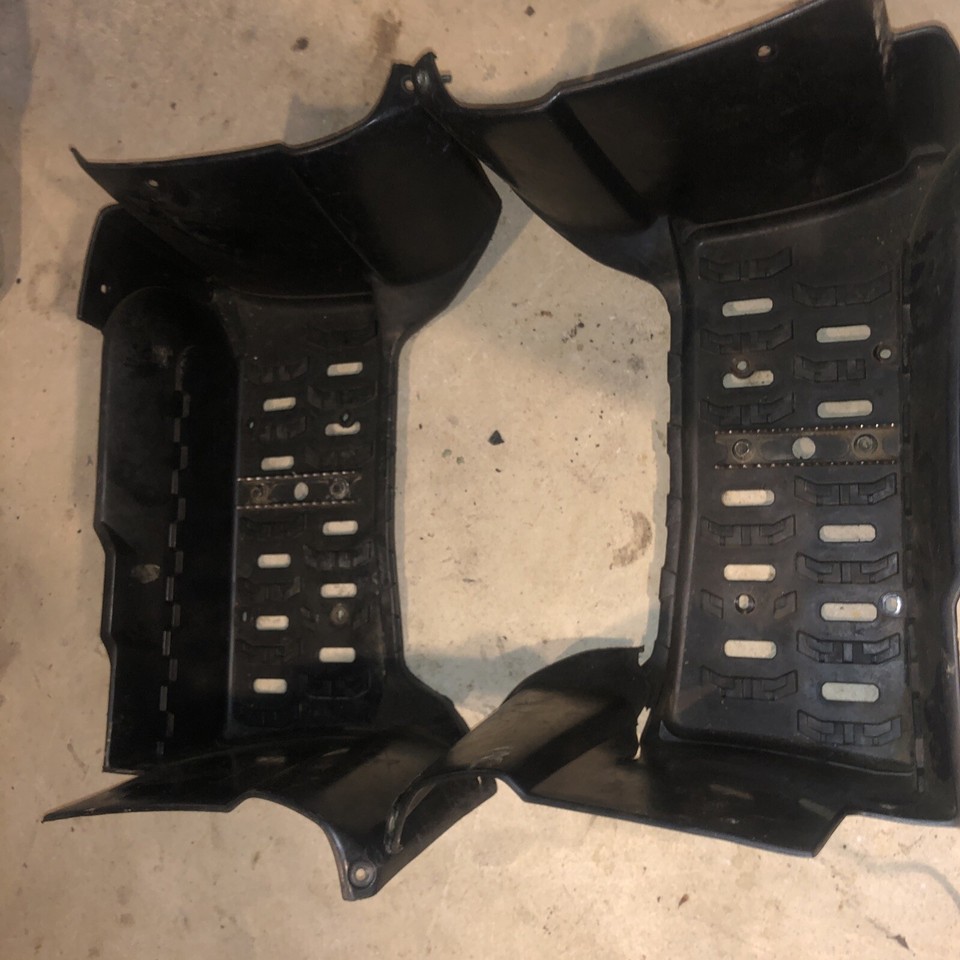 YAMAHA GRIZZLY 125 LEFT AND RIGHT FOOTWELL,FLOOR BOARD,FOOTREST 1145 | eBay
