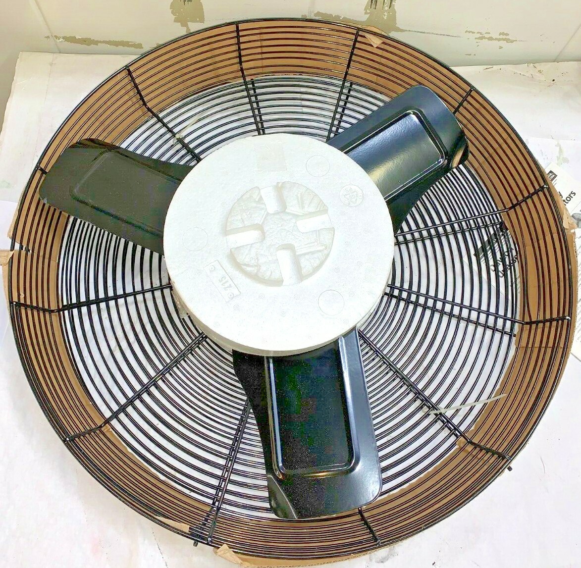 DAYTON INDUSTRIAL FAN, W/ WALL BRACKET, 2MA10A, 24", 120 V, 1/4 HP, 2.9 ...