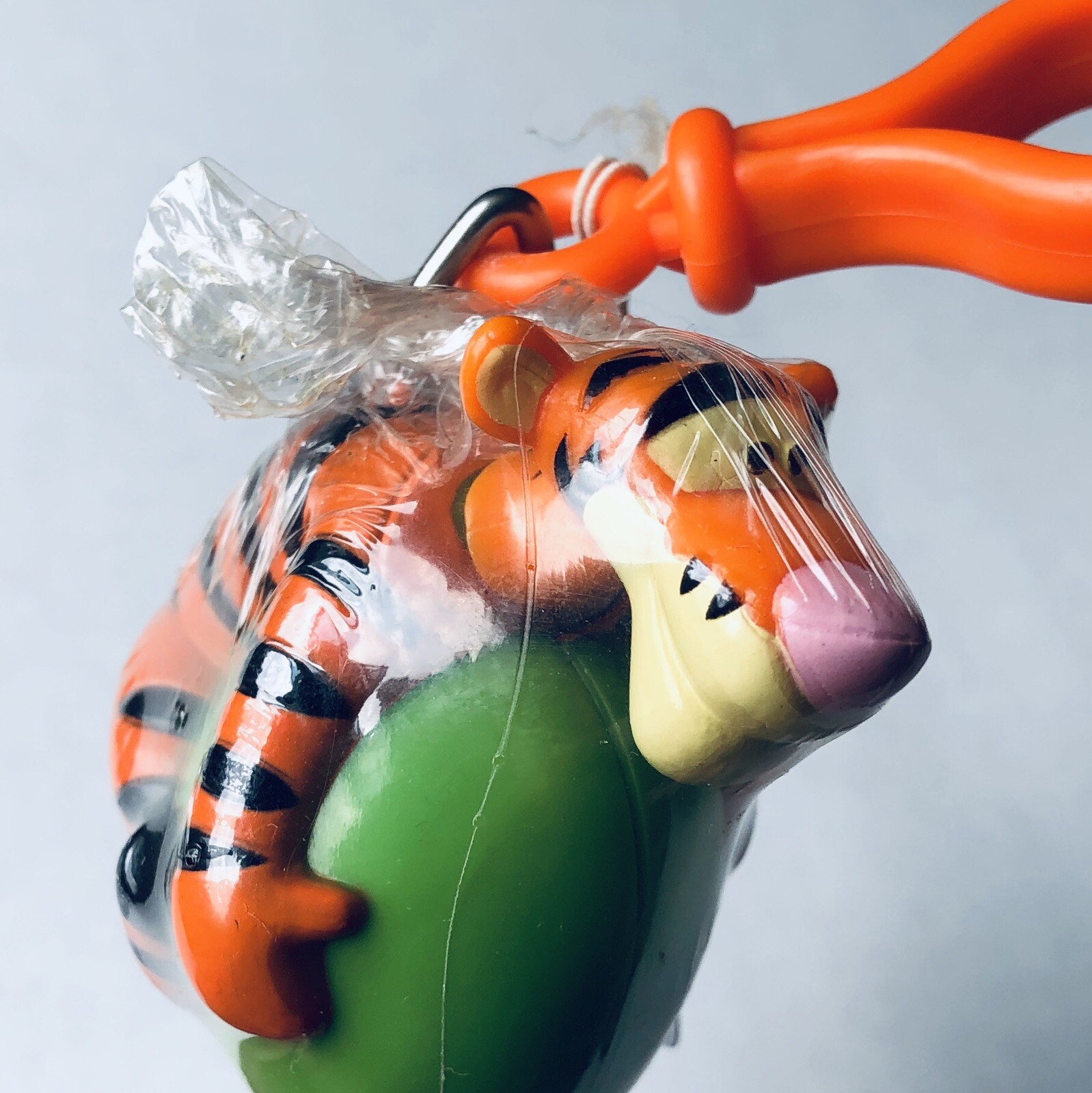 Vintage 2002 Cap Candy TIGGER Pop Toppers Lollipop Container bubble gum ...