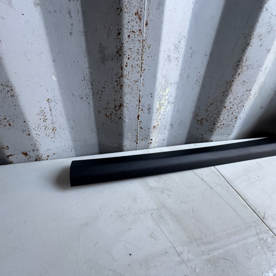 2015-2019 Chevrolet Corvette OEM Left Driver Side Carpet Retainer Jet ...