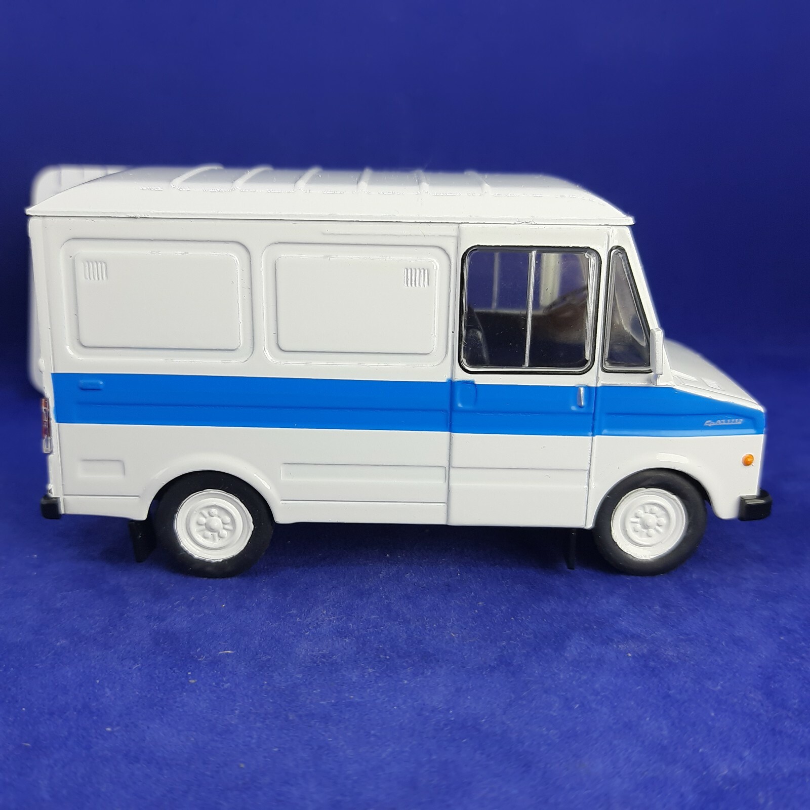 ErAZ 3730 Soviet Van USSR Diecast Model Blue & White Color 1:43 Scale ...