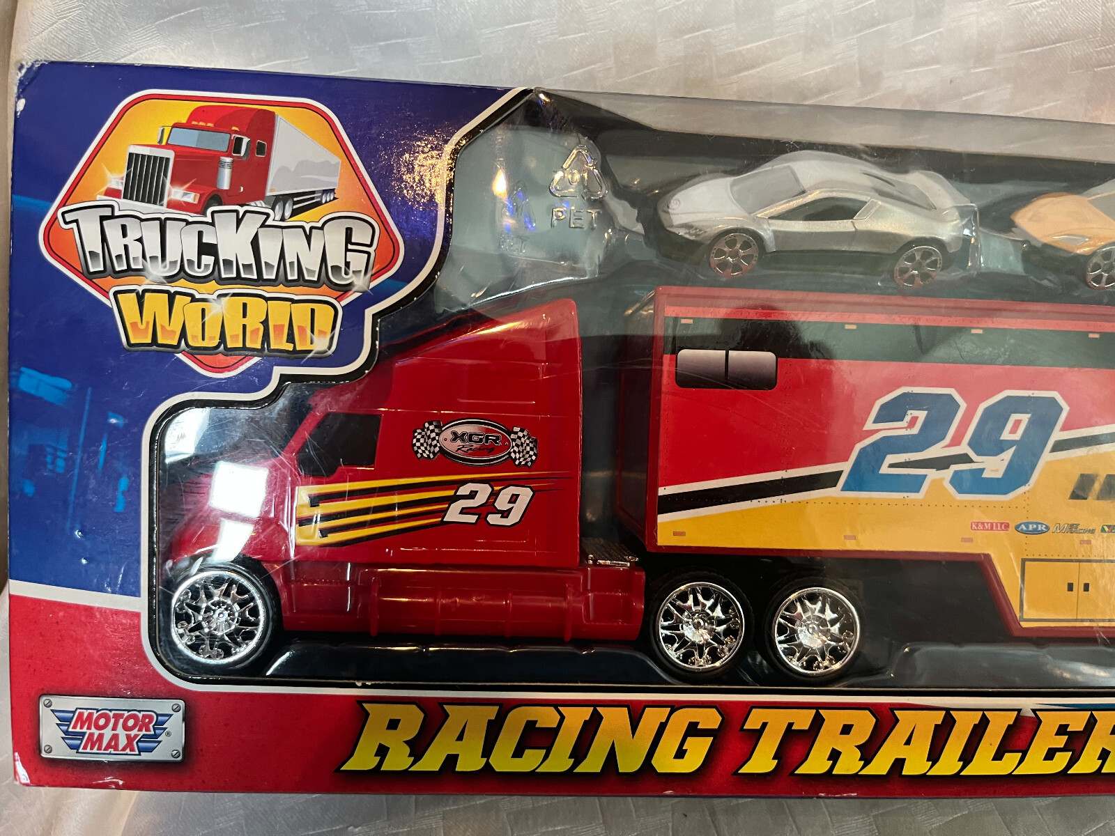 Motor Max Trucking World Racing Trailer Set Die-Cast & 2 Racing Cars 14 ...
