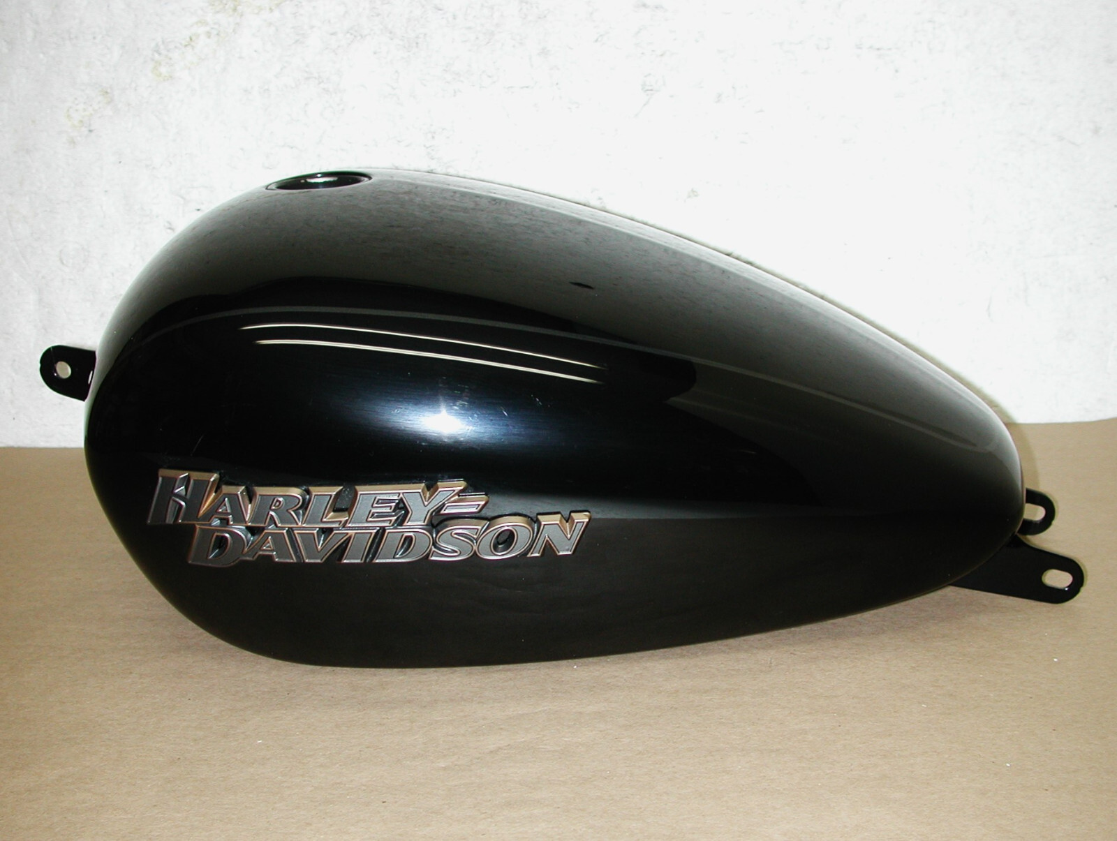 HARLEY Davidson Softail Street Bob Standard Breakout OEM 61000673 Fuel ...