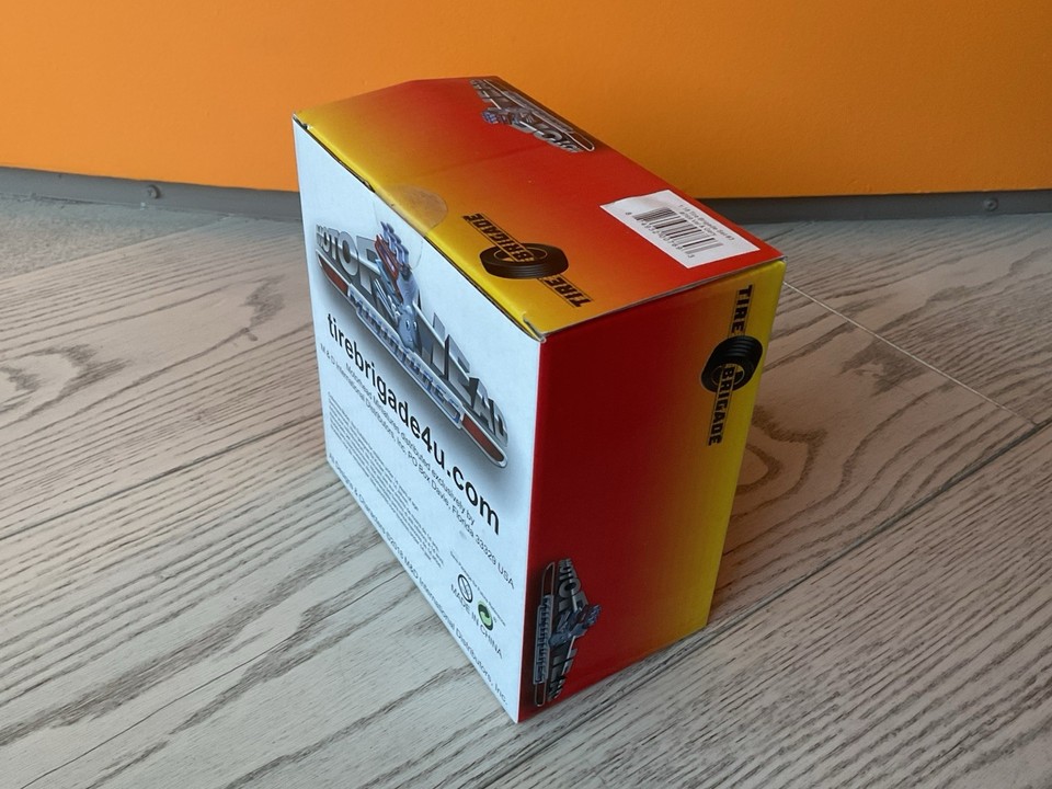 TIRE BRIGADE GARY AND VAL FIGURINE SET 769 1/18 scale DIECAST CAR | eBay