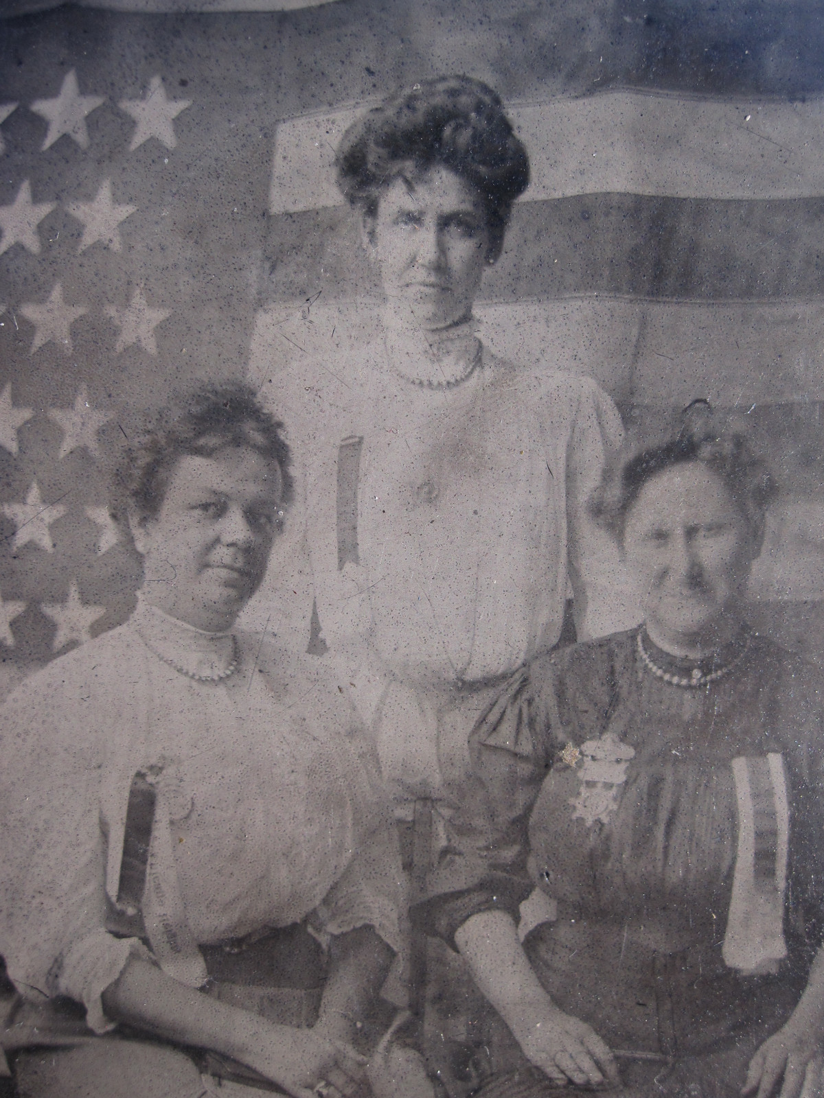 ANTIQUE AMERICAN 46 STAR FLAG PROUD MEDALLION RIBBON WOMEN STARS ...