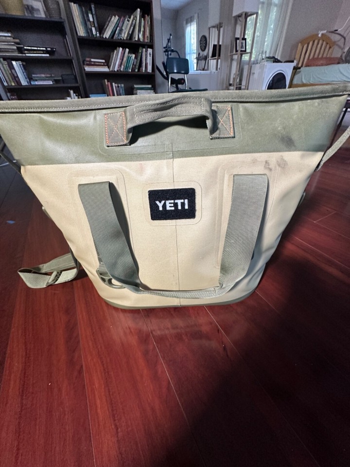 YETI Hopper 20 Soft Cooler Zip Top Field Green Shoulder and hand straps ...