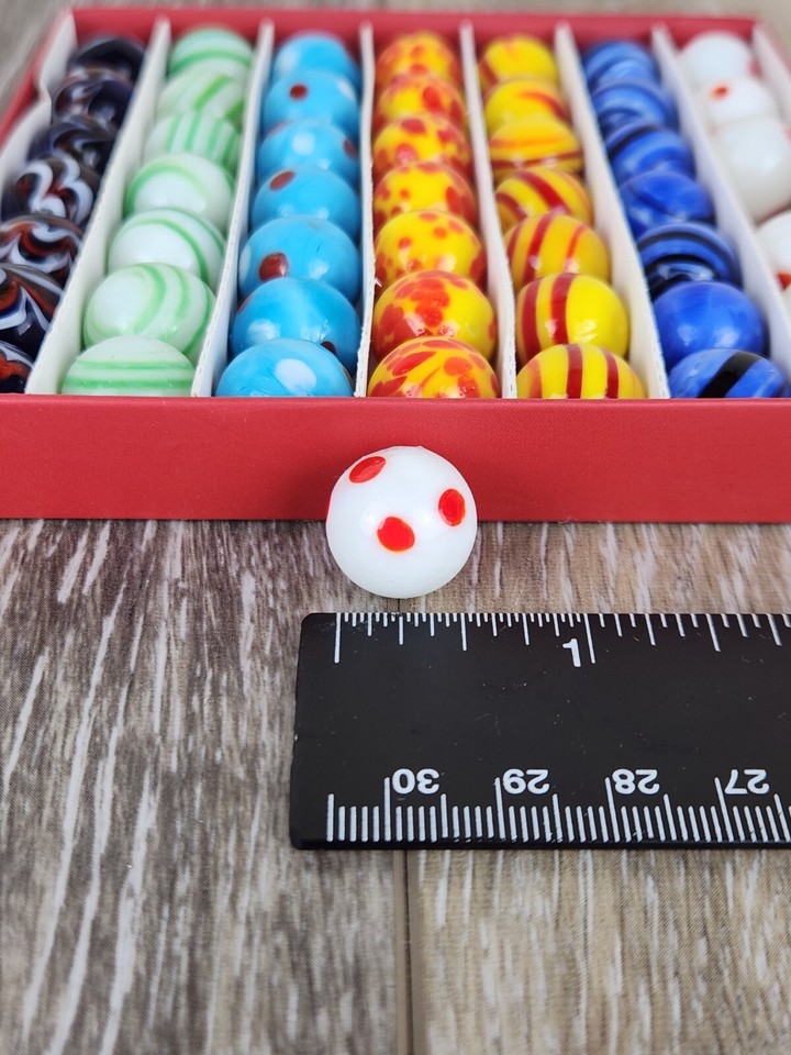 AKRO AGATES Marbles Shoot Straight Box of (49) Akro Agate Marble ...