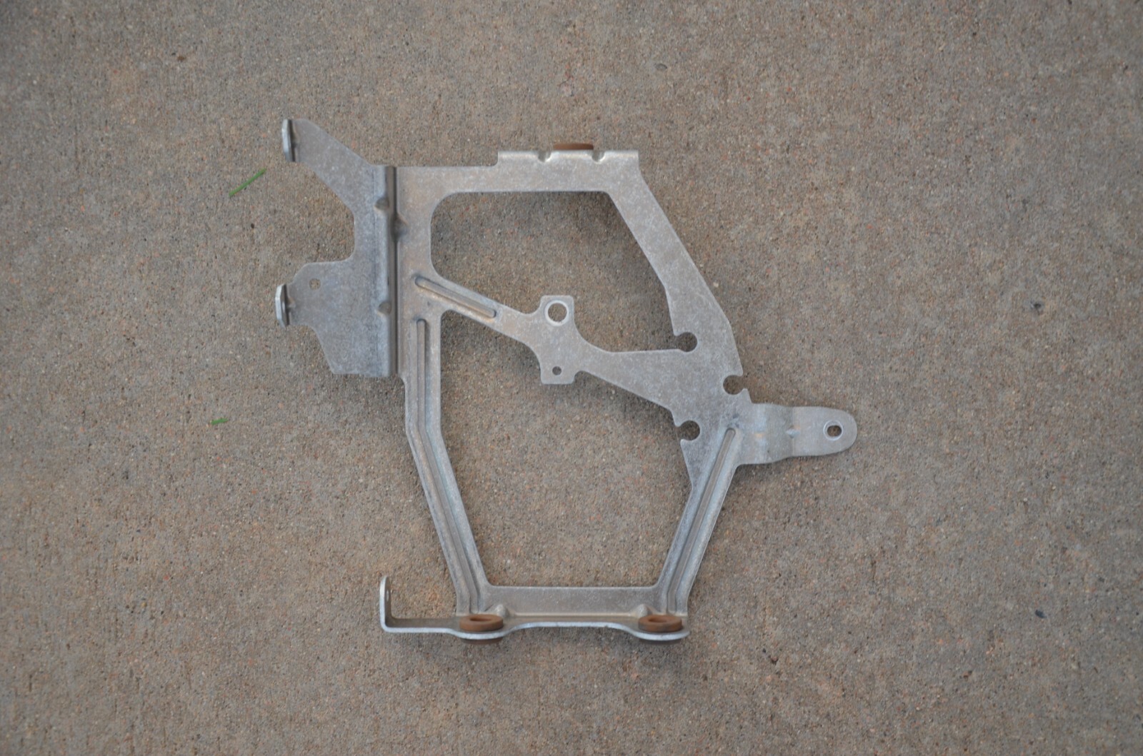 13-18 AUDI A8 A8L AUXILIARY RADIATOR INTERCOOLER MOUNT BRACKET LH ...