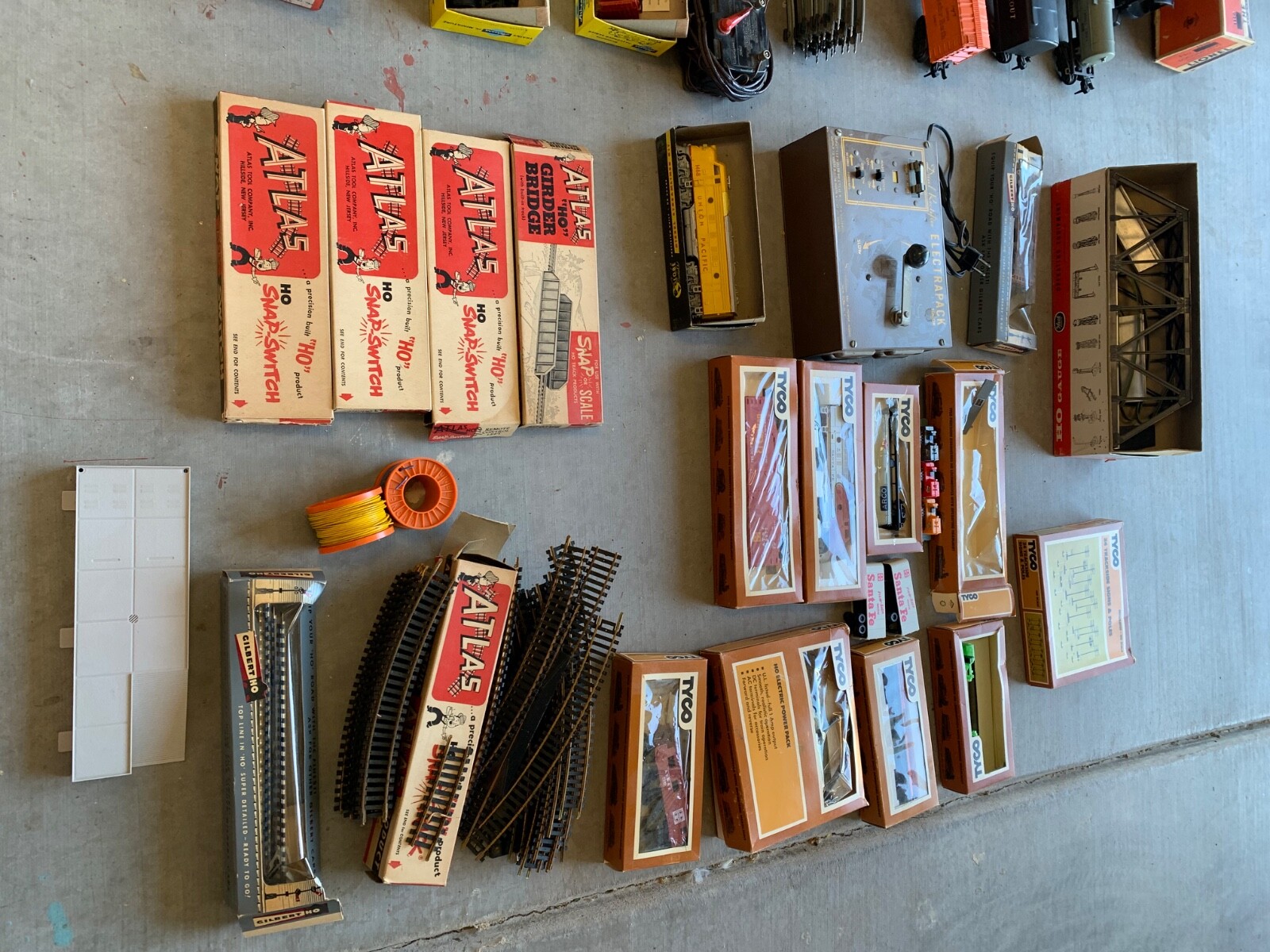 Lionel / atlas/ tyco train lot with engines, track, and mechanisms | eBay