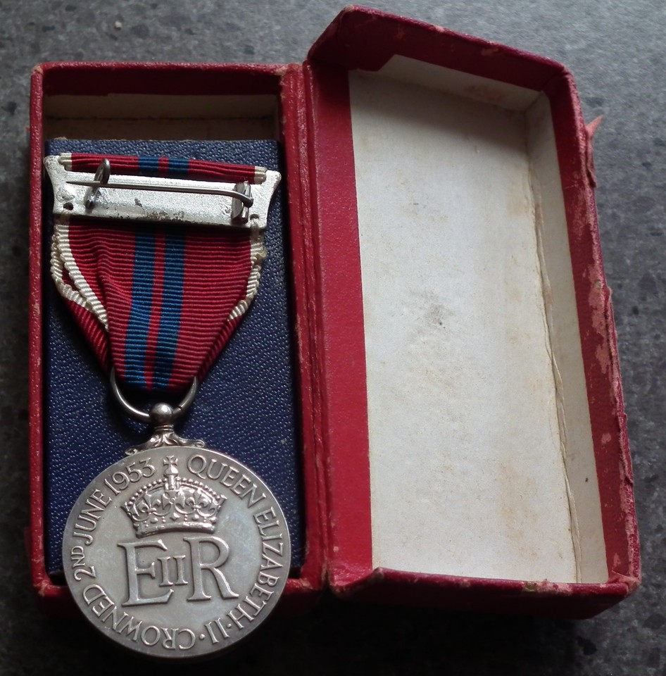 c689) QUEEN ELIZABETH II CROWNED ON THE 2nd OF JUNE 1953 BOXED MEDAL ...