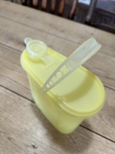 VTG Bright Yellow Tupperware 2 QT Beverage Buddy Pitcher w/ Handle ...