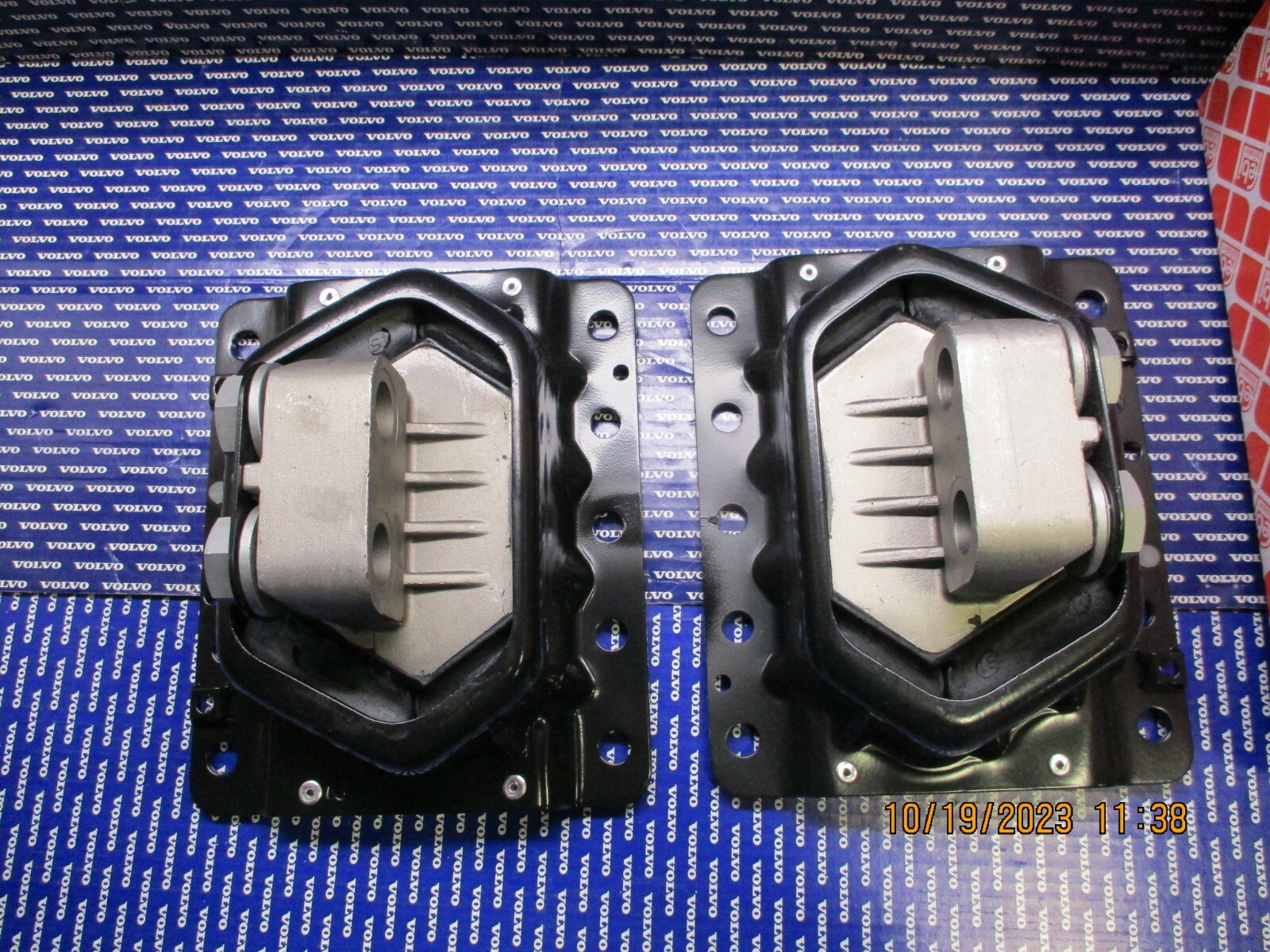 VOLVO D13 ENGINE MOUNT REAR 2008-2016 LH & RH SET OF 2 OEM 20499469 ...