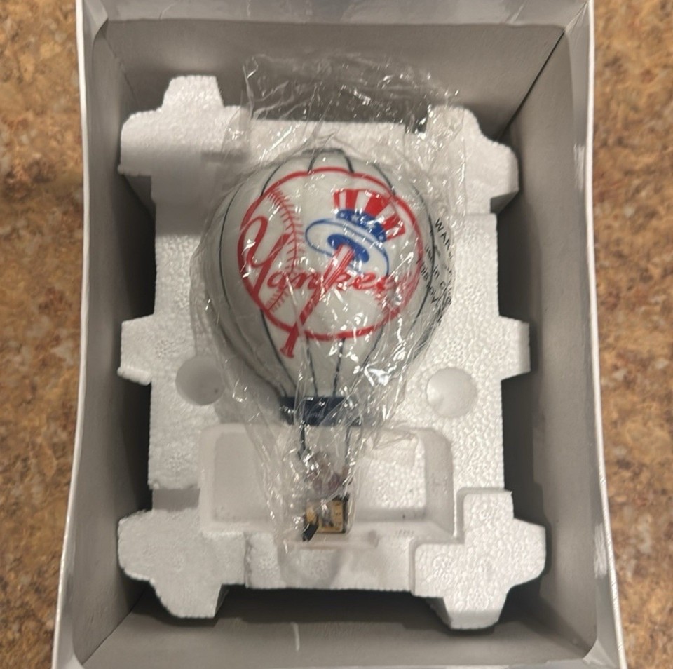 2003 New York Yankees Danbury Mint Victory Balloon Christmas Ornament ...