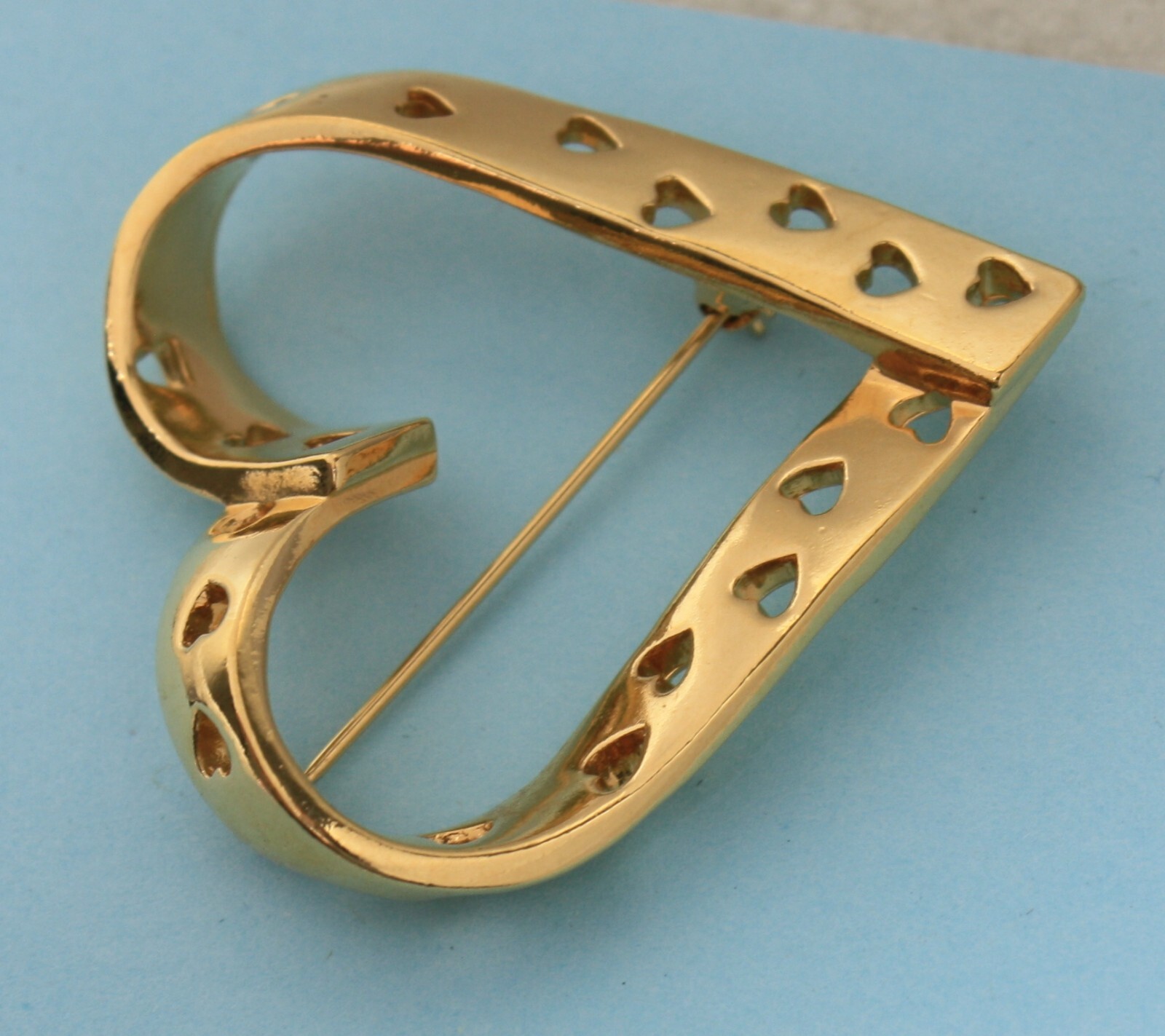 Vintage AVON Signed Gold Tone Heart Brooch Pin - Gem