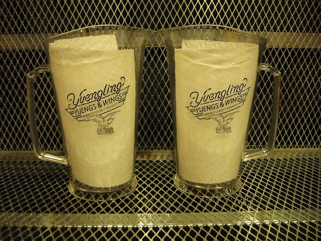 YUENGLING BEER ~ Yueng's & Wings ~ NEW ~ 32oz Plastic Pitcher ~ US MADE ...