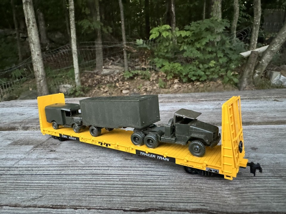 TTX Trailer Train TTX 68' bulkhead flat car With Load Of Military ...