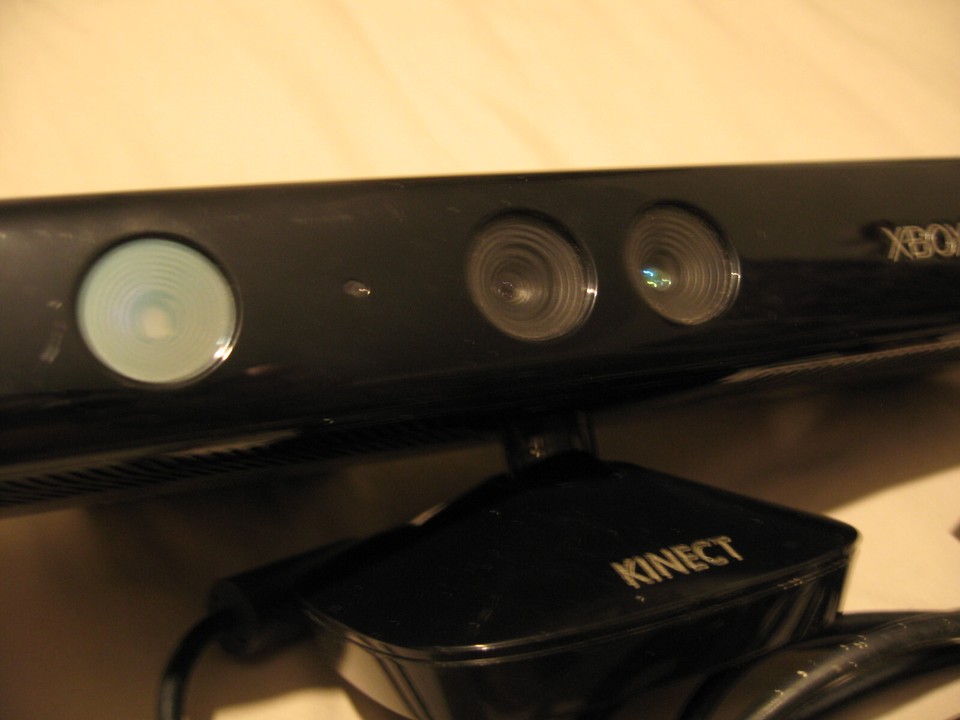 XBOX 360 Kinect 250gb Console, 1 Controller, Kinect Sensor and 11 Games ...