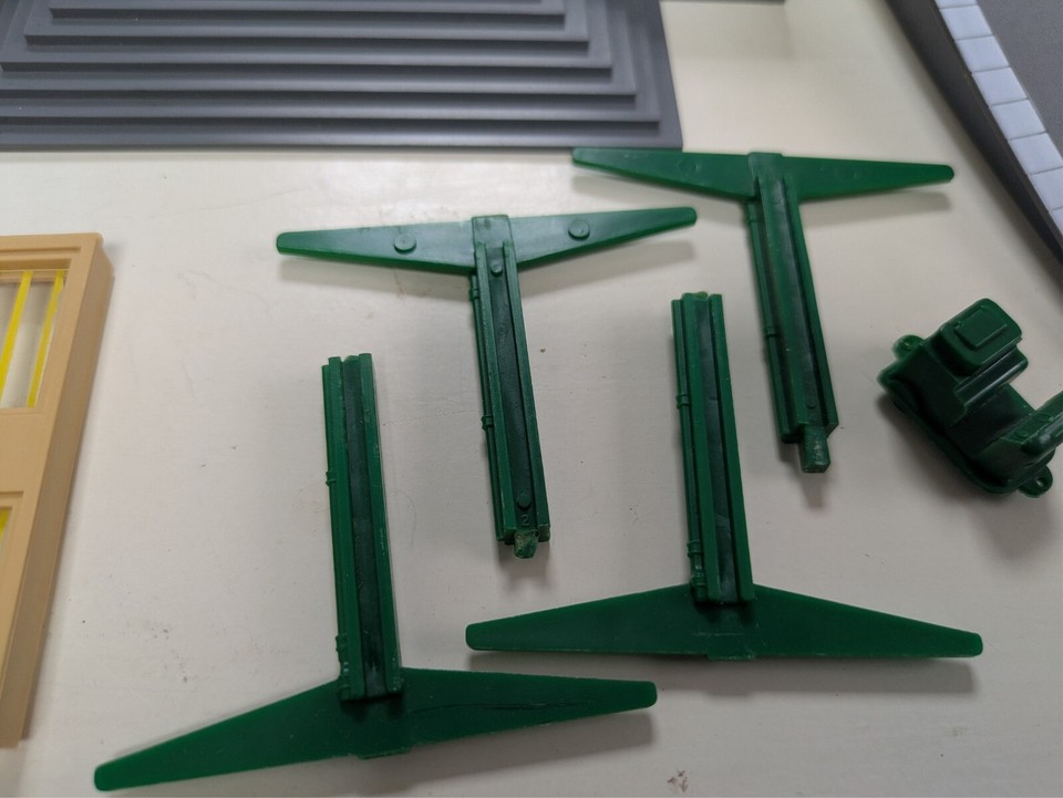 Hornby Triang OO Gauge Station Building and Platforms. Made in England ...